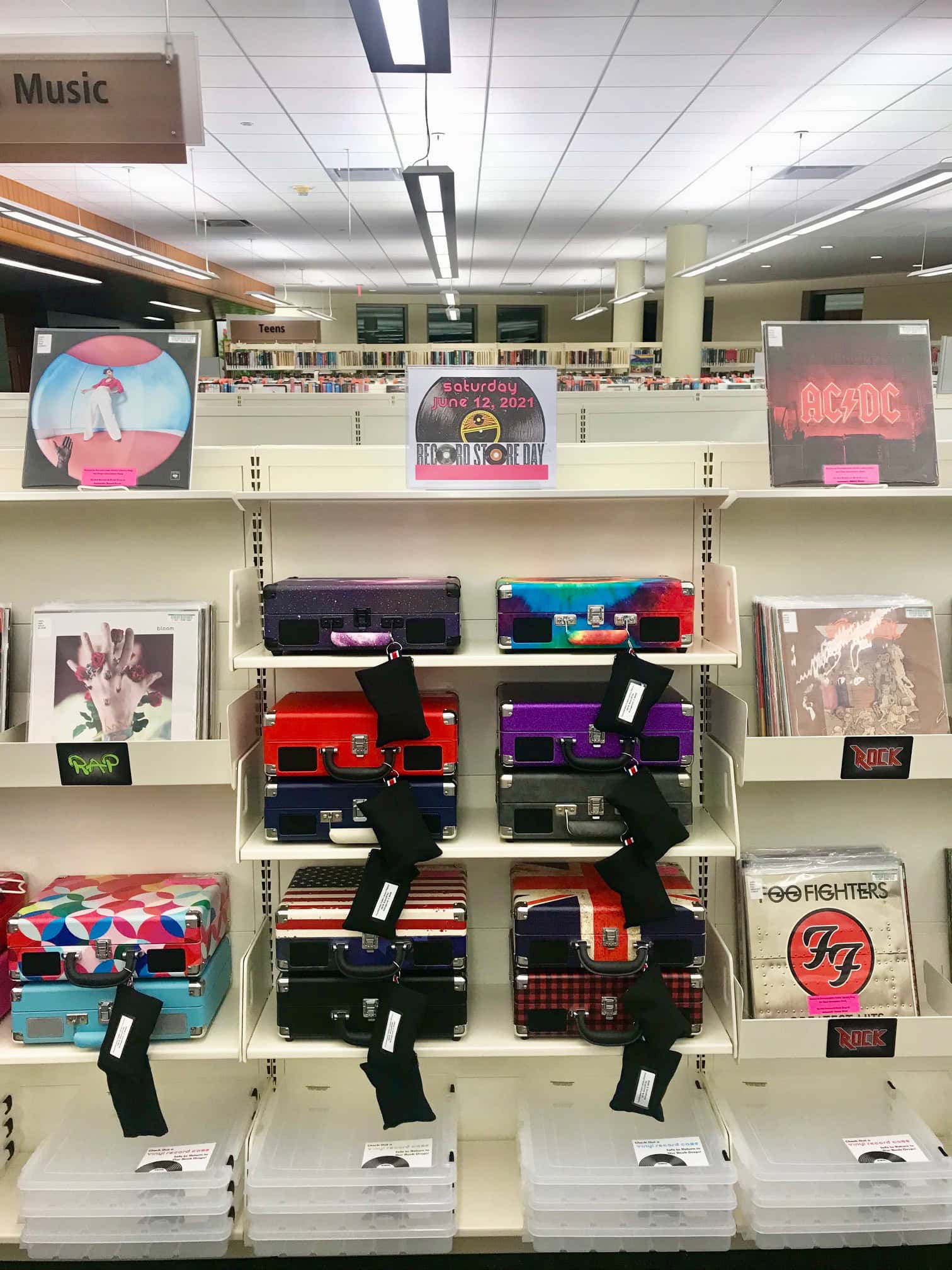 Better On Vinyl: Explore Our New Vinyl Record Collection - Fountaindale ...